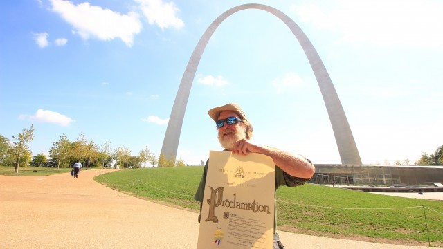 Bart Smith Completes Lewis and Clark Trail at the Gateway Arch ...